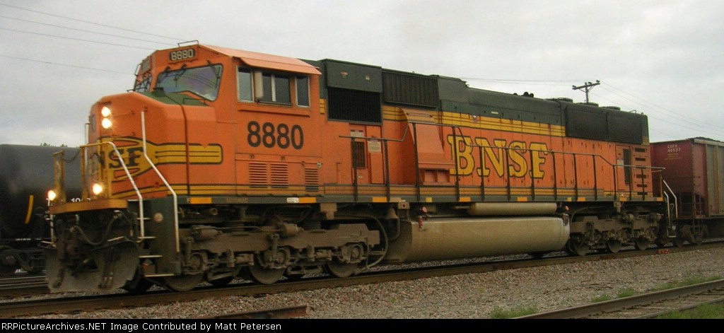 BNSF 8880